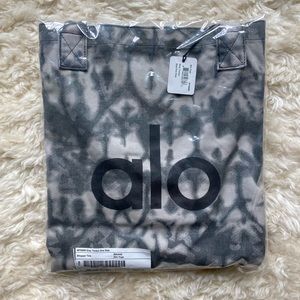 ALO Yoga | Bags | Alo Iconic Shopper Tote | Poshmark